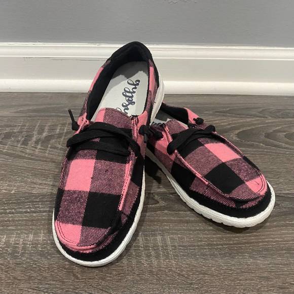 Very G | Shoes | New Very G Prima Sneaker In Blackpink | Poshmark